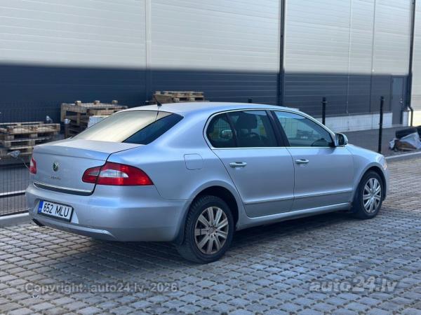 Pelēks Skoda SuperB 2008 Tallina, ar dzinēja tilpumu 2.00 L un nobraukumu 334 tūkst. km par 2400 €, foto 7 vietnē AUTOMOTO.COM.LV