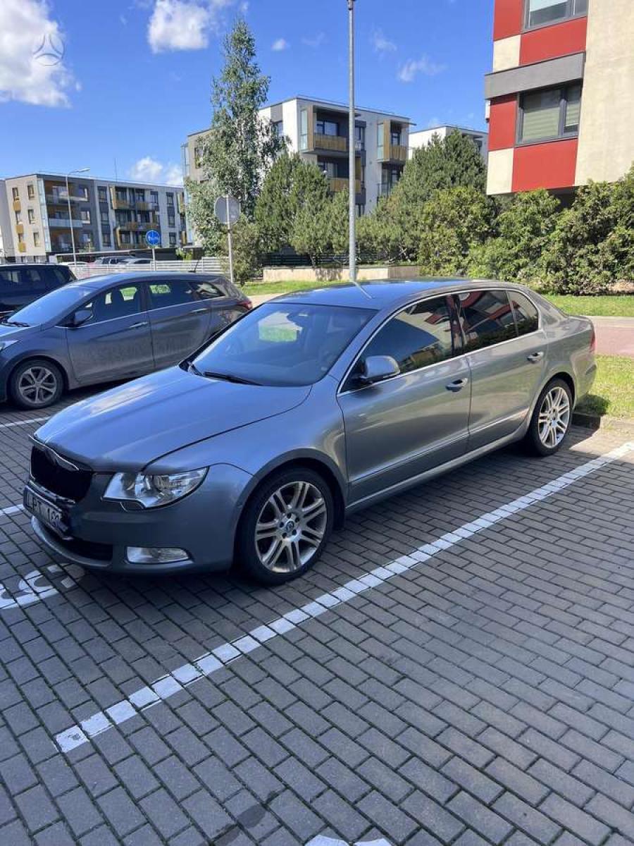 Pelēks Skoda SuperB 2008 Viļņa, ar dzinēja tilpumu 1.80 L un nobraukumu 218 tūkst. km par 1500 €, foto 1 vietnē AUTOMOTO.COM.LV