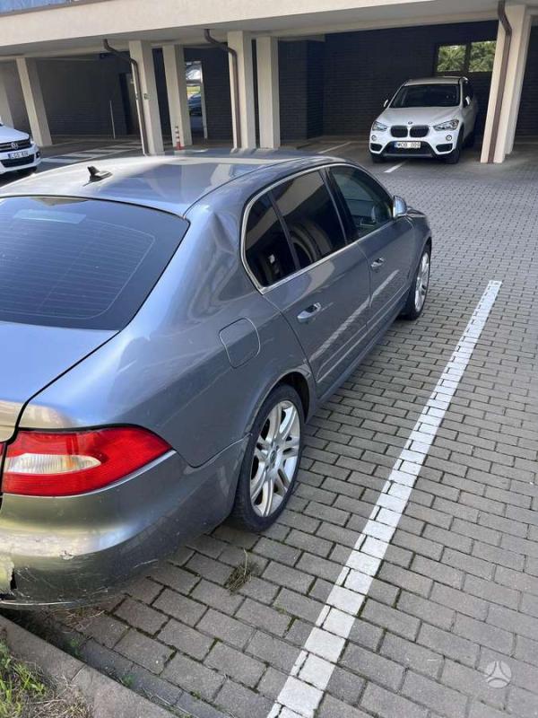 Pelēks Skoda SuperB 2008 Viļņa, ar dzinēja tilpumu 1.80 L un nobraukumu 218 tūkst. km par 1500 €, foto 4 vietnē AUTOMOTO.COM.LV