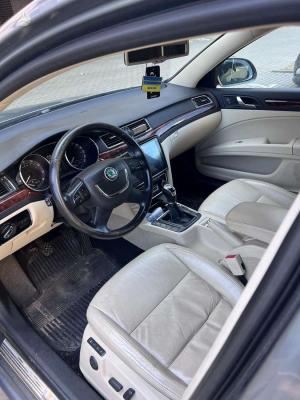 Pelēks Skoda SuperB 2008 Viļņa, ar dzinēja tilpumu 1.80 L un nobraukumu 218 tūkst. km par 1500 €, foto 11 vietnē AUTOMOTO.COM.LV