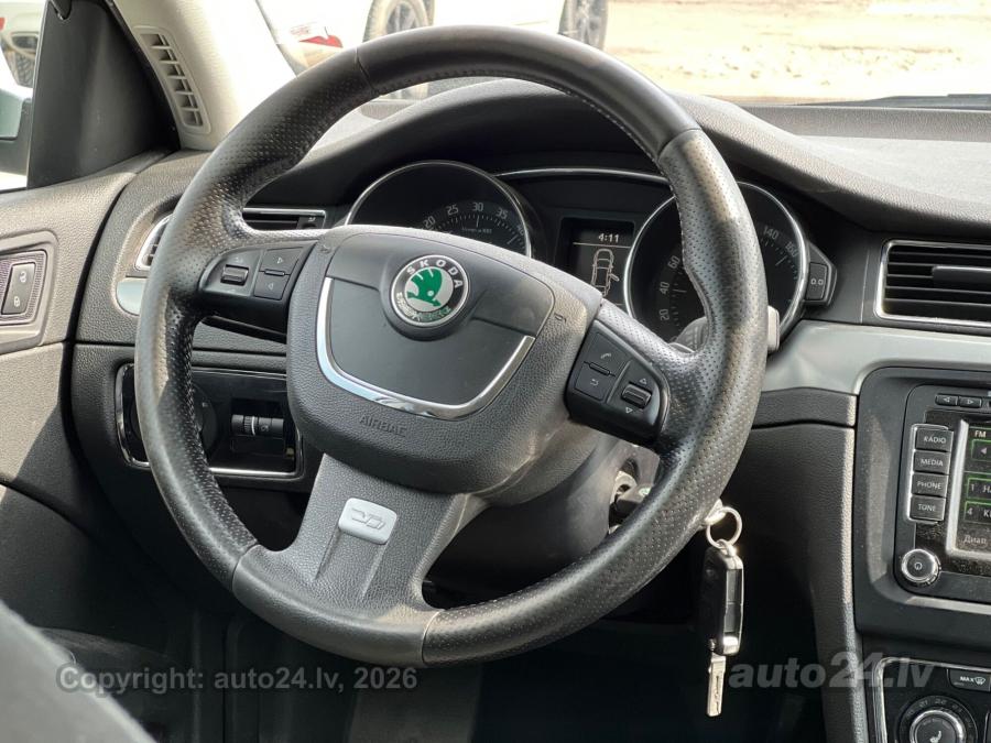Pelēks Skoda SuperB 2008 Narva, ar dzinēja tilpumu 2.00 L un nobraukumu 480 tūkst. km par 1399 €, foto 13 vietnē AUTOMOTO.COM.LV