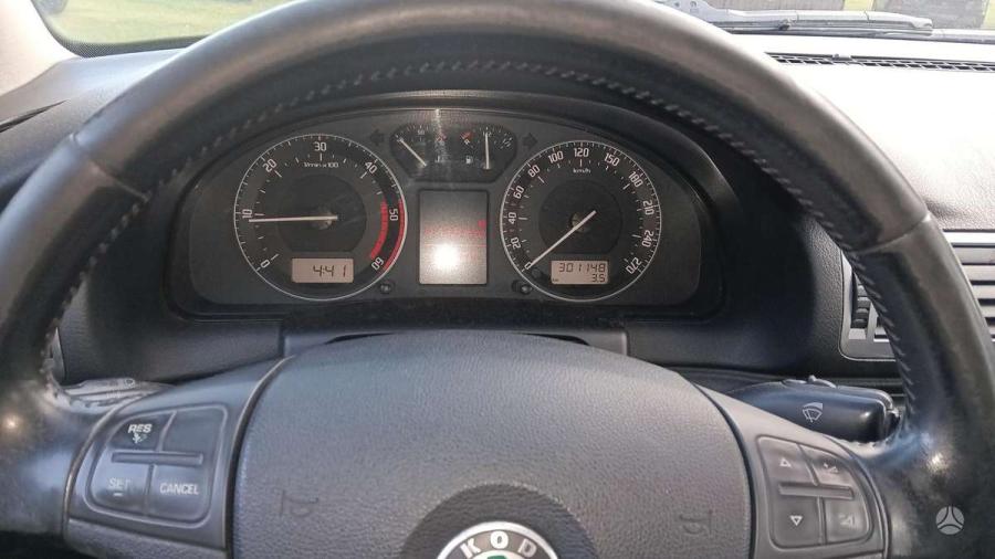 Grey Skoda SuperB 2008 in Panevezys, with an engine capacity of 1.97 L and mileage of 300 thousand km for 1000 €, photo 27 on AUTOMOTO.COM.LV