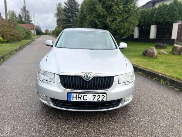 Grey Skoda SuperB 2008 in Vilnius, with an engine capacity of 1.97 L and mileage of 402 thousand km for 2500 €, photo 3 on AUTOMOTO.COM.LV