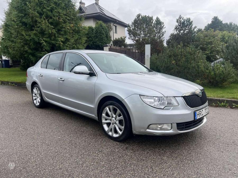 Grey Skoda SuperB 2008 in Vilnius, with an engine capacity of 1.97 L and mileage of 402 thousand km for 2500 €, photo 4 on AUTOMOTO.COM.LV