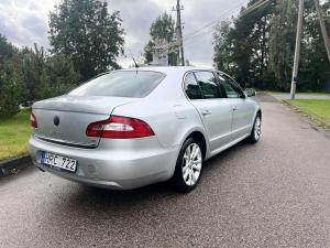 Grey Skoda SuperB 2008 in Vilnius, with an engine capacity of 1.97 L and mileage of 402 thousand km for 2500 €, photo 6 on AUTOMOTO.COM.LV