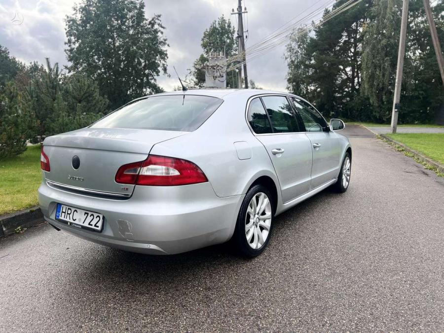 Grey Skoda SuperB 2008 in Vilnius, with an engine capacity of 1.97 L and mileage of 402 thousand km for 2500 €, photo 6 on AUTOMOTO.COM.LV
