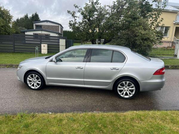 Grey Skoda SuperB 2008 in Vilnius, with an engine capacity of 1.97 L and mileage of 402 thousand km for 2500 €, photo 9 on AUTOMOTO.COM.LV