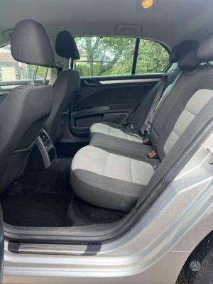 Grey Skoda SuperB 2008 in Vilnius, with an engine capacity of 1.97 L and mileage of 402 thousand km for 2500 €, photo 10 on AUTOMOTO.COM.LV