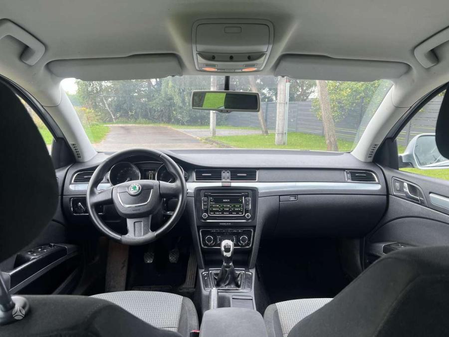 Grey Skoda SuperB 2008 in Vilnius, with an engine capacity of 1.97 L and mileage of 402 thousand km for 2500 €, photo 11 on AUTOMOTO.COM.LV