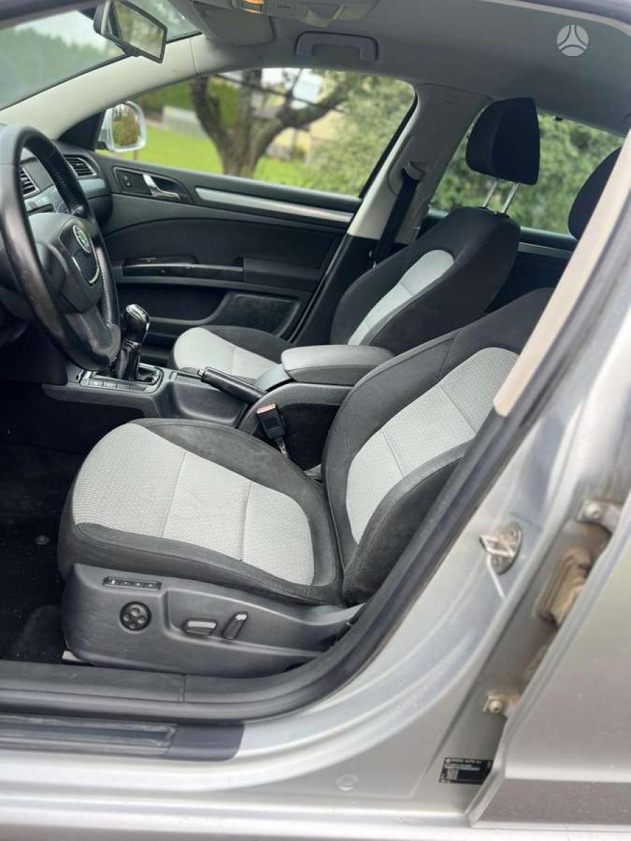 Grey Skoda SuperB 2008 in Vilnius, with an engine capacity of 1.97 L and mileage of 402 thousand km for 2500 €, photo 14 on AUTOMOTO.COM.LV
