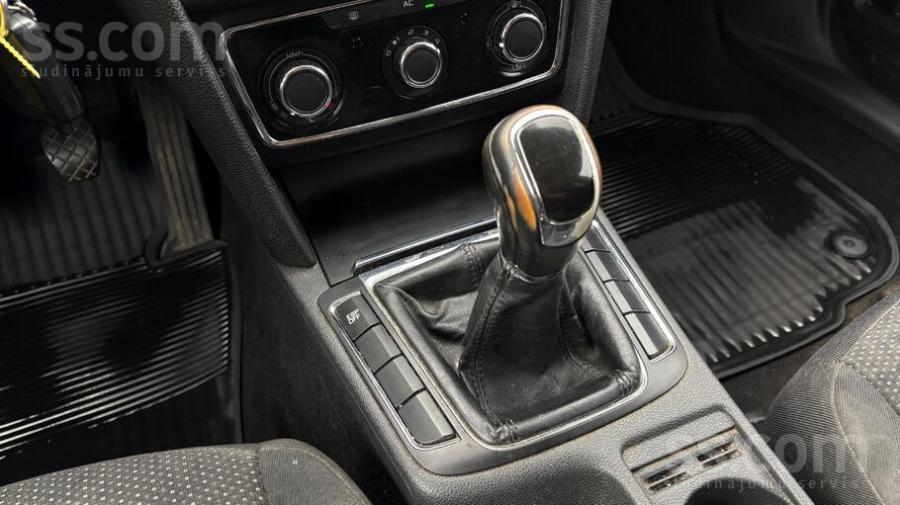 Grey Skoda SuperB 2009 in Liepaja, with an engine capacity of 1.90 L and mileage of 415 thousand km for 975 €, photo 16 on AUTOMOTO.COM.LV