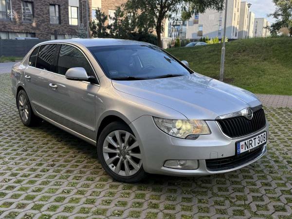Grey Skoda SuperB 2009 in Vilnius, with an engine capacity of 1.97 L and mileage of 294 thousand km for 3600 €, photo 3 on AUTOMOTO.COM.LV