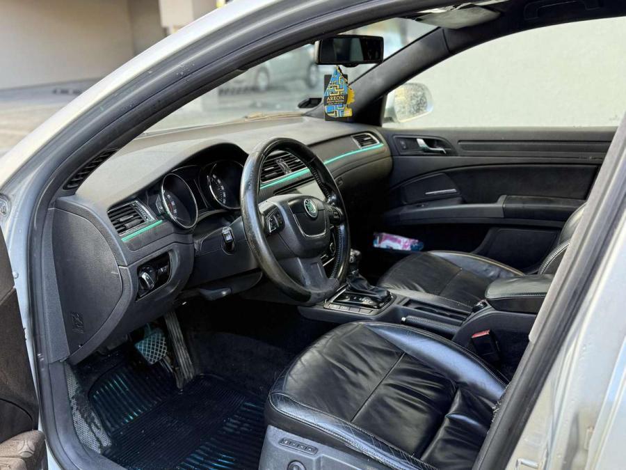 Pelēks Skoda SuperB 2009 Viļņa, ar dzinēja tilpumu 1.97 L un nobraukumu 294 tūkst. km par 3600 €, foto 9 vietnē AUTOMOTO.COM.LV