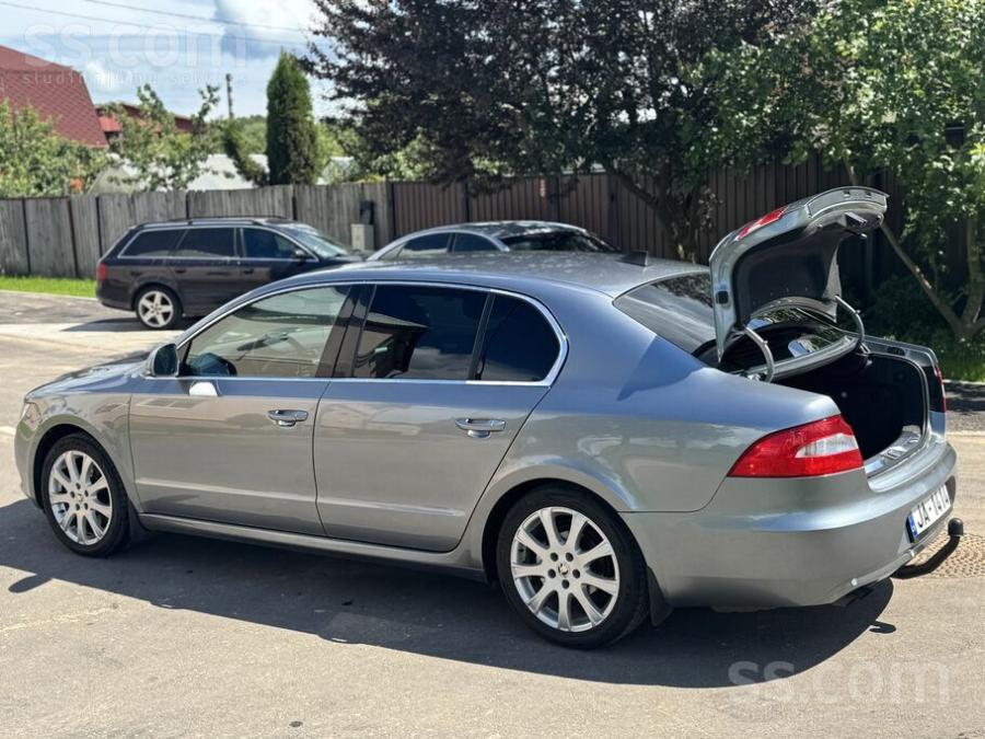 Pelēks Skoda SuperB 2010 Daugavpils, ar dzinēja tilpumu 1.90 L un nobraukumu 288 tūkst. km par 5200 €, foto 5 vietnē AUTOMOTO.COM.LV