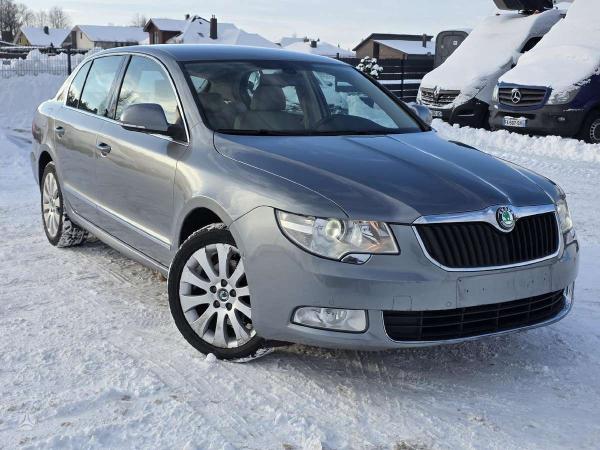 Grey Skoda SuperB 2010 in Taurage, with an engine capacity of 2.00 L and mileage of 249 thousand km for 4900 €, photo 1 on AUTOMOTO.COM.LV