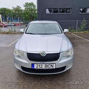 Pelēks Skoda SuperB 2010 Tartu, ar dzinēja tilpumu 1.80 L un nobraukumu 359 tūkst. km par 2290 €, foto  vietnē AUTOMOTO.COM.LV