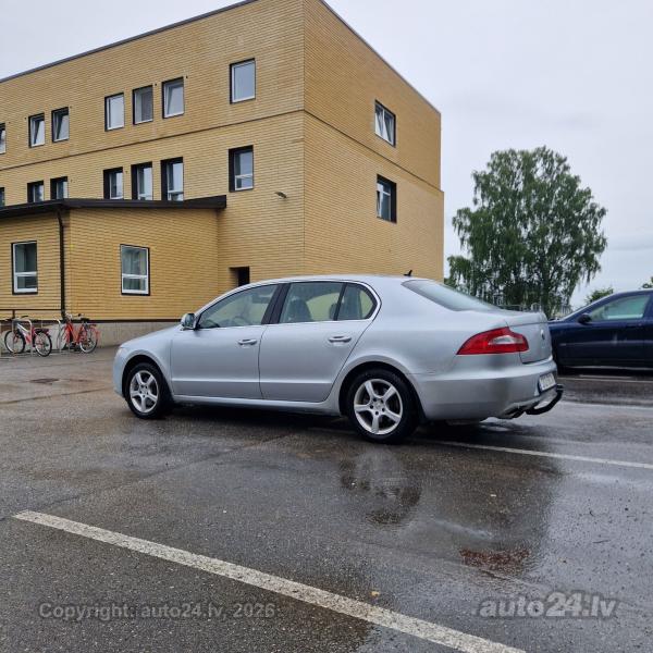 Pelēks Skoda SuperB 2010 Tartu, ar dzinēja tilpumu 1.80 L un nobraukumu 359 tūkst. km par 2290 €, foto 7 vietnē AUTOMOTO.COM.LV