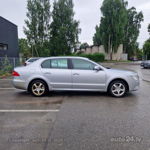 Pelēks Skoda SuperB 2010 Tartu, ar dzinēja tilpumu 1.80 L un nobraukumu 359 tūkst. km par 2290 €, foto 9 vietnē AUTOMOTO.COM.LV