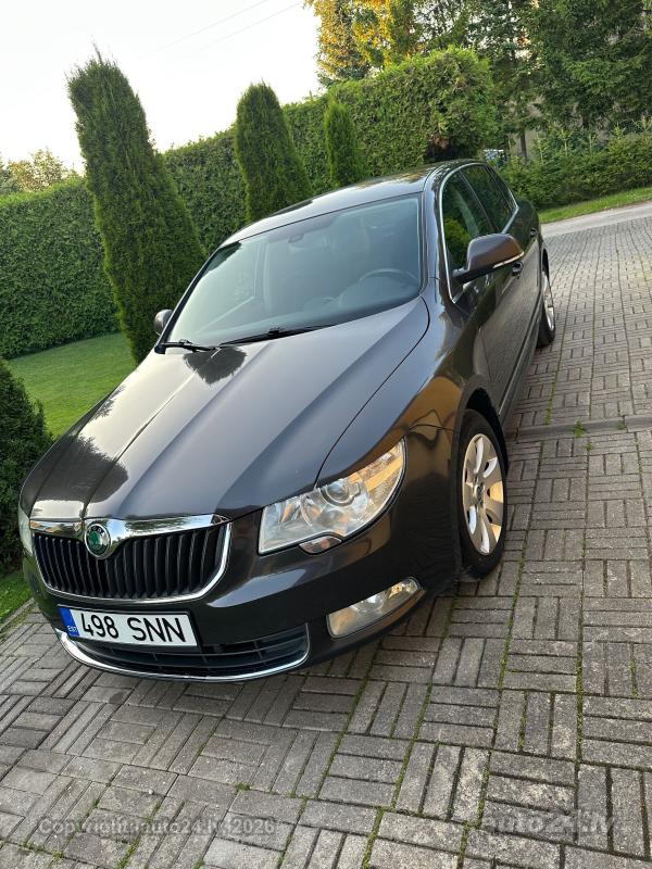 Grey Skoda SuperB 2010 in Tallinn, with an engine capacity of 1.80 L and mileage of 307 thousand km for 3850 €, photo 1 on AUTOMOTO.COM.LV