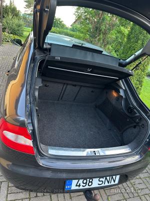 Pelēks Skoda SuperB 2010 Tallina, ar dzinēja tilpumu 1.80 L un nobraukumu 307 tūkst. km par 3850 €, foto 5 vietnē AUTOMOTO.COM.LV