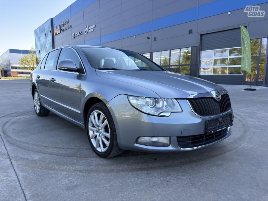 Grey Skoda SuperB 2011 in Panevezys, with an engine capacity of 1.80 L and mileage of 259 thousand km for 3333 €, photo 1 on AUTOMOTO.COM.LV