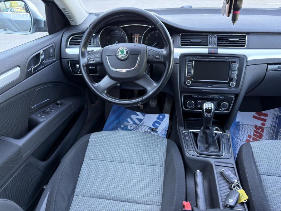 Grey Skoda SuperB 2011 in Panevezys, with an engine capacity of 1.80 L and mileage of 259 thousand km for 3333 €, photo 15 on AUTOMOTO.COM.LV