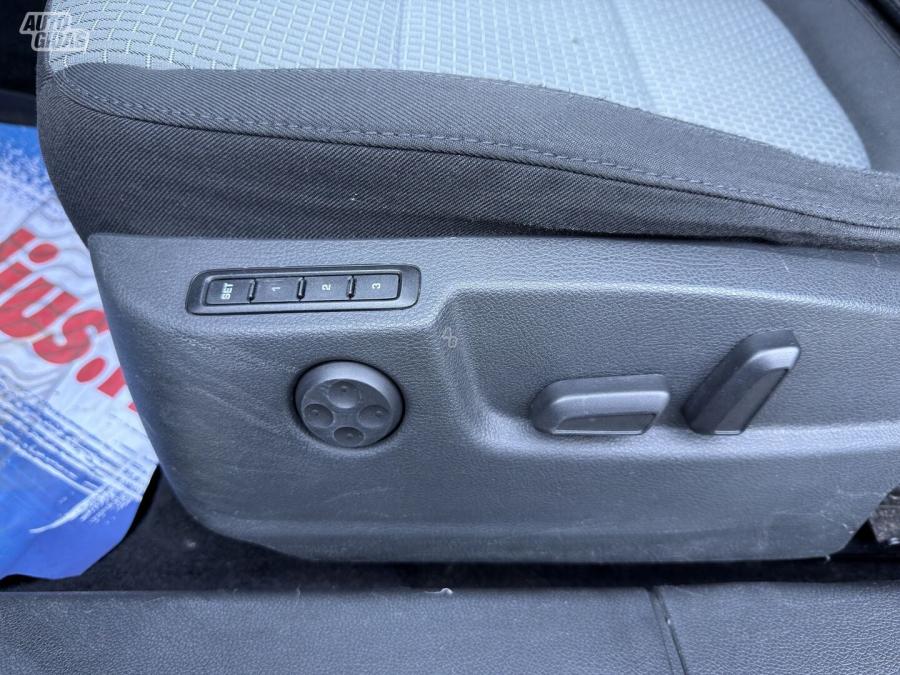 Grey Skoda SuperB 2011 in Panevezys, with an engine capacity of 1.80 L and mileage of 259 thousand km for 3333 €, photo 19 on AUTOMOTO.COM.LV