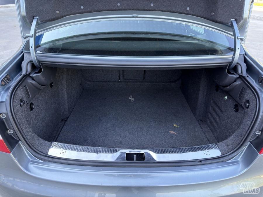 Grey Skoda SuperB 2011 in Panevezys, with an engine capacity of 1.80 L and mileage of 259 thousand km for 3333 €, photo 34 on AUTOMOTO.COM.LV