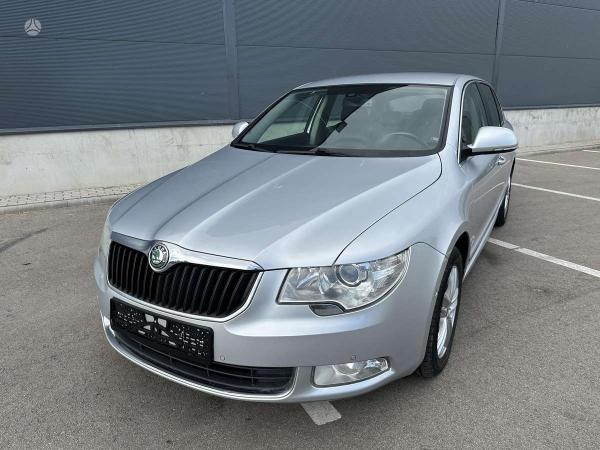 Pelēks Skoda SuperB 2011 Telšiai, ar dzinēja tilpumu 2.00 L un nobraukumu 267 tūkst. km par 4350 €, foto 1 vietnē AUTOMOTO.COM.LV