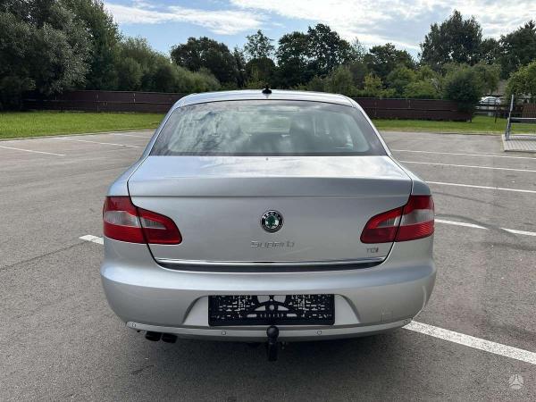 Pelēks Skoda SuperB 2011 Telšiai, ar dzinēja tilpumu 2.00 L un nobraukumu 267 tūkst. km par 4350 €, foto 4 vietnē AUTOMOTO.COM.LV