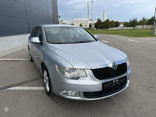Pelēks Skoda SuperB 2011 Telšiai, ar dzinēja tilpumu 2.00 L un nobraukumu 267 tūkst. km par 4350 €, foto 7 vietnē AUTOMOTO.COM.LV