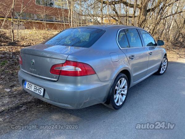 Grey Skoda SuperB 2012 in Tallinn, with an engine capacity of 1.80 L and mileage of 262 thousand km for 4499 €, photo 4 on AUTOMOTO.COM.LV