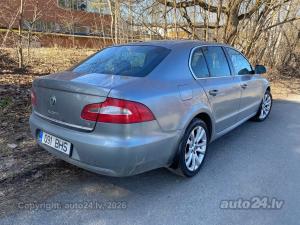 Grey Skoda SuperB 2012 in Tallinn, with an engine capacity of 1.80 L and mileage of 262 thousand km for 4499 €, photo 5 on AUTOMOTO.COM.LV