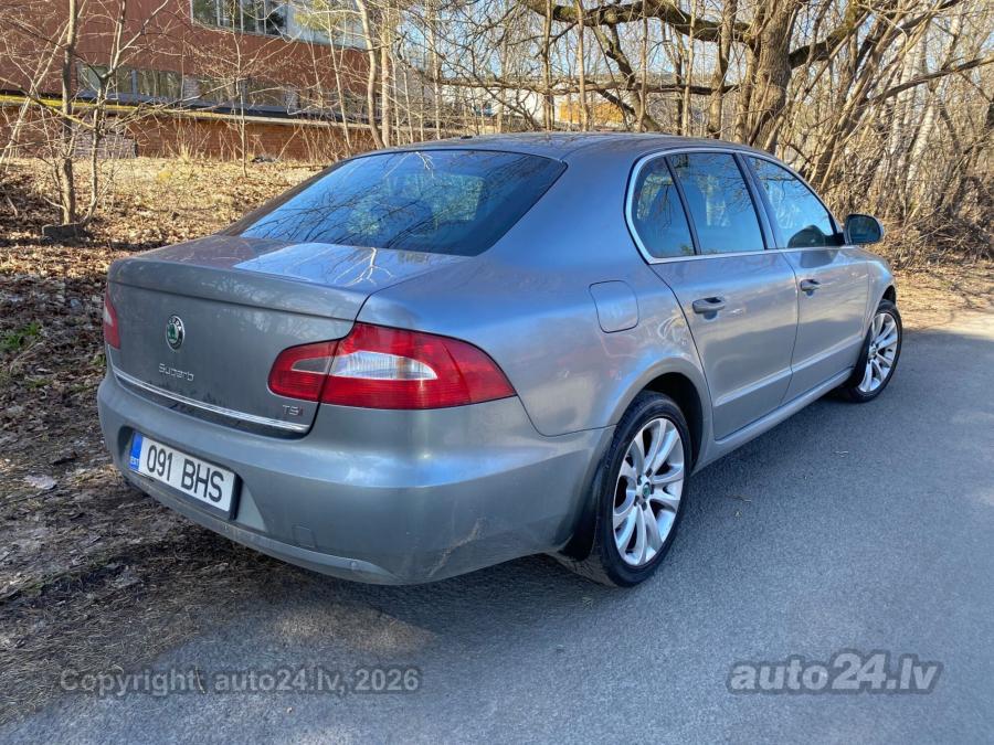 Grey Skoda SuperB 2012 in Tallinn, with an engine capacity of 1.80 L and mileage of 262 thousand km for 4499 €, photo 5 on AUTOMOTO.COM.LV