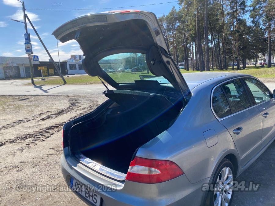 Grey Skoda SuperB 2012 in Tallinn, with an engine capacity of 1.80 L and mileage of 262 thousand km for 4499 €, photo 20 on AUTOMOTO.COM.LV