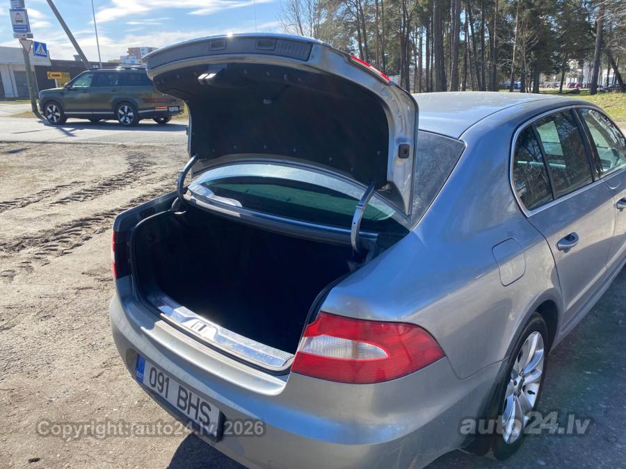 Grey Skoda SuperB 2012 in Tallinn, with an engine capacity of 1.80 L and mileage of 262 thousand km for 4499 €, photo 21 on AUTOMOTO.COM.LV