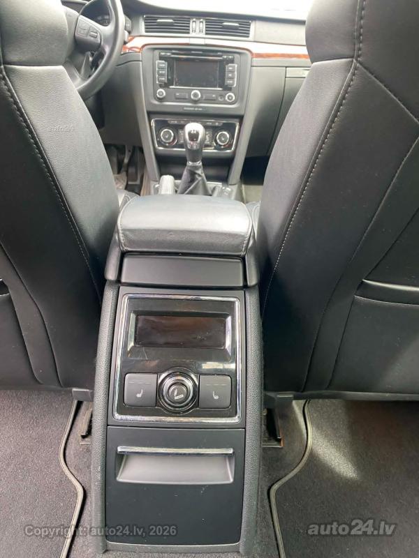 Pelēks Skoda SuperB 2012 Rakvere, ar dzinēja tilpumu 1.60 L un nobraukumu 220 tūkst. km par 3000 €, foto 9 vietnē AUTOMOTO.COM.LV