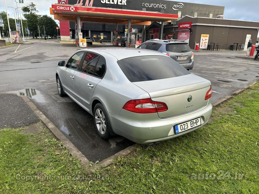 Pelēks Skoda SuperB 2012 Kohtla-Jerve, ar dzinēja tilpumu 1.40 L un nobraukumu 256 tūkst. km par 4300 €, foto 3 vietnē AUTOMOTO.COM.LV