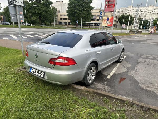 Pelēks Skoda SuperB 2012 Kohtla-Jerve, ar dzinēja tilpumu 1.40 L un nobraukumu 256 tūkst. km par 4300 €, foto 3 vietnē AUTOMOTO.COM.LV