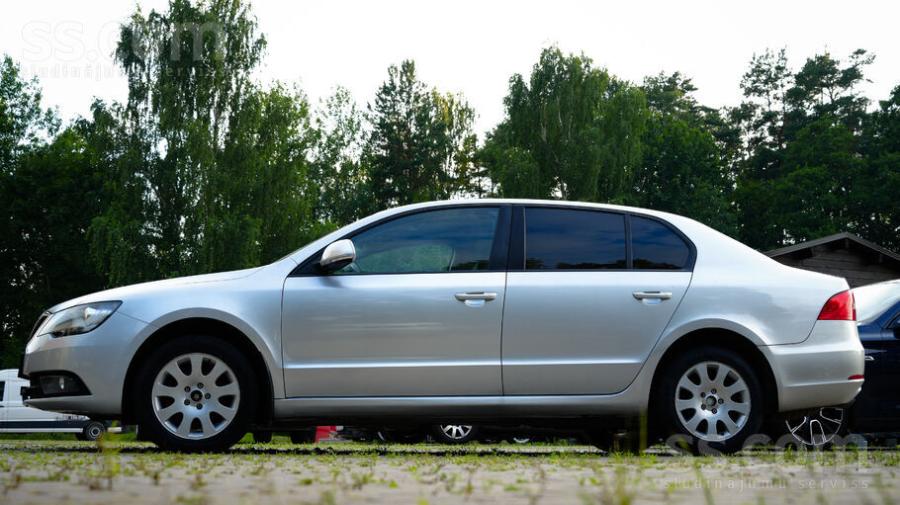 Grey Skoda SuperB 2014 in Riga, with an engine capacity of 1.60 L and mileage of 250 thousand km for 6699 €, photo 5 on AUTOMOTO.COM.LV