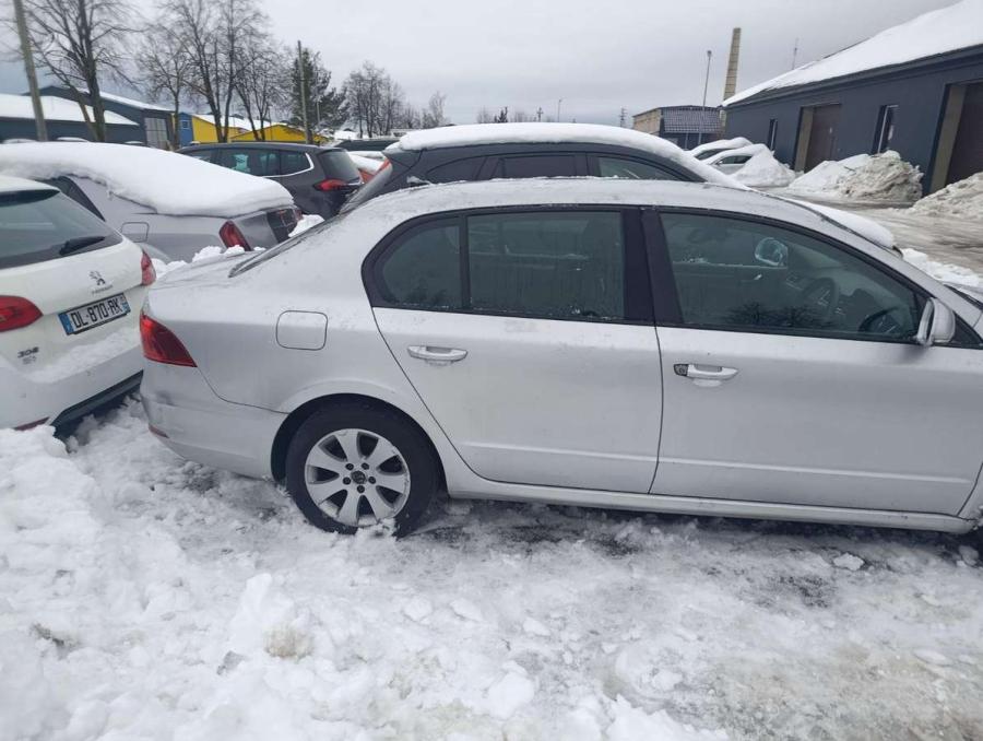 Pelēks Skoda SuperB 2014 Tauragė, ar dzinēja tilpumu 1.60 L un nobraukumu 200 tūkst. km par 2000 €, foto 4 vietnē AUTOMOTO.COM.LV
