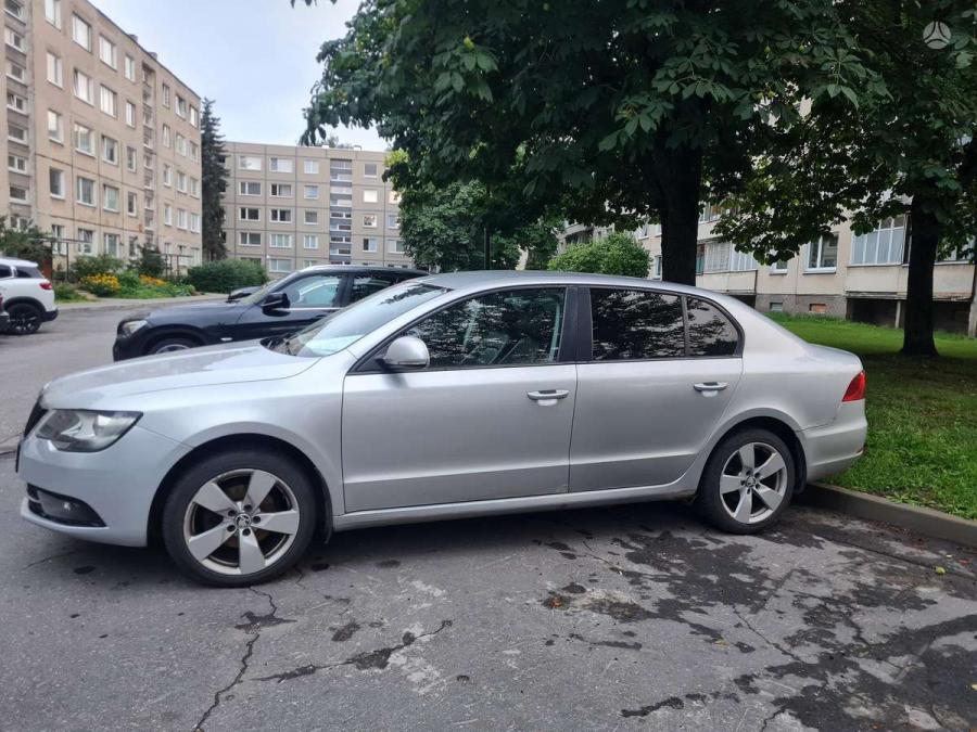 Grey Skoda SuperB 2014 in Vilnius, with an engine capacity of 1.60 L and mileage of 224 thousand km for 3500 €, photo 5 on AUTOMOTO.COM.LV