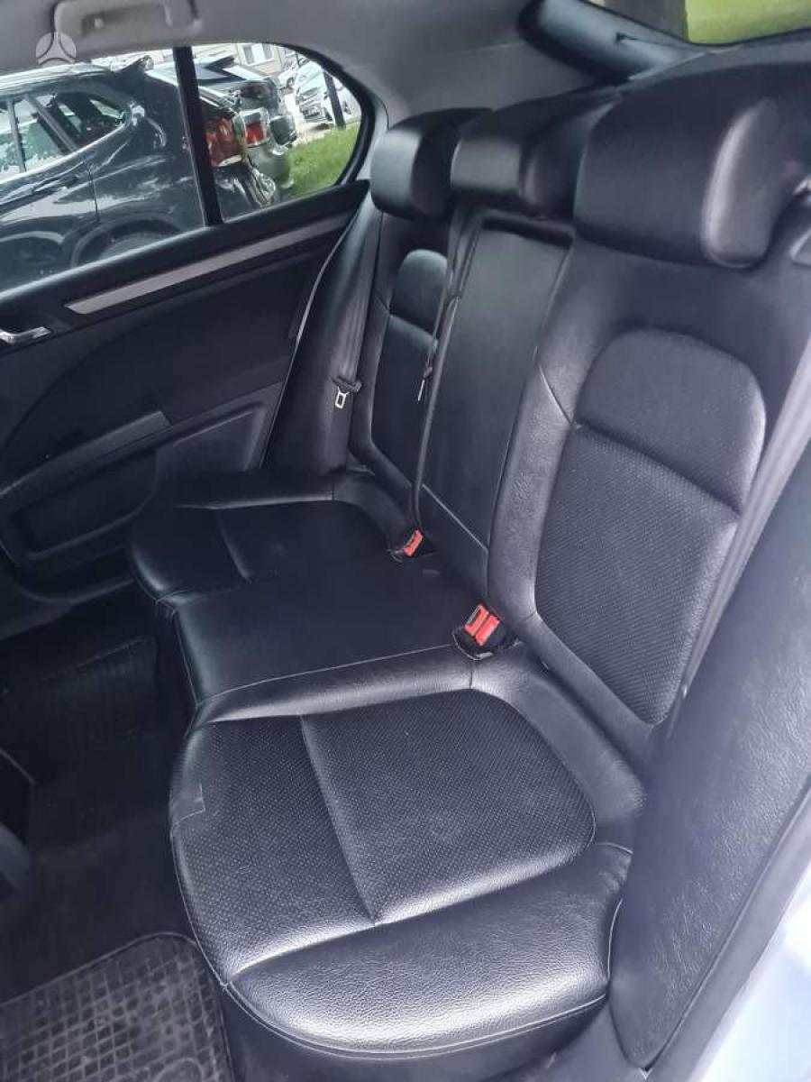 Grey Skoda SuperB 2014 in Vilnius, with an engine capacity of 1.60 L and mileage of 224 thousand km for 3500 €, photo 7 on AUTOMOTO.COM.LV