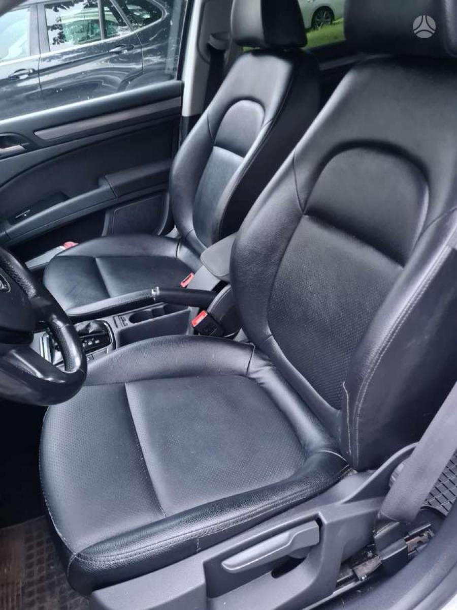Grey Skoda SuperB 2014 in Vilnius, with an engine capacity of 1.60 L and mileage of 224 thousand km for 3500 €, photo 14 on AUTOMOTO.COM.LV