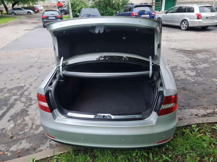 Grey Skoda SuperB 2014 in Vilnius, with an engine capacity of 1.60 L and mileage of 224 thousand km for 3500 €, photo 15 on AUTOMOTO.COM.LV