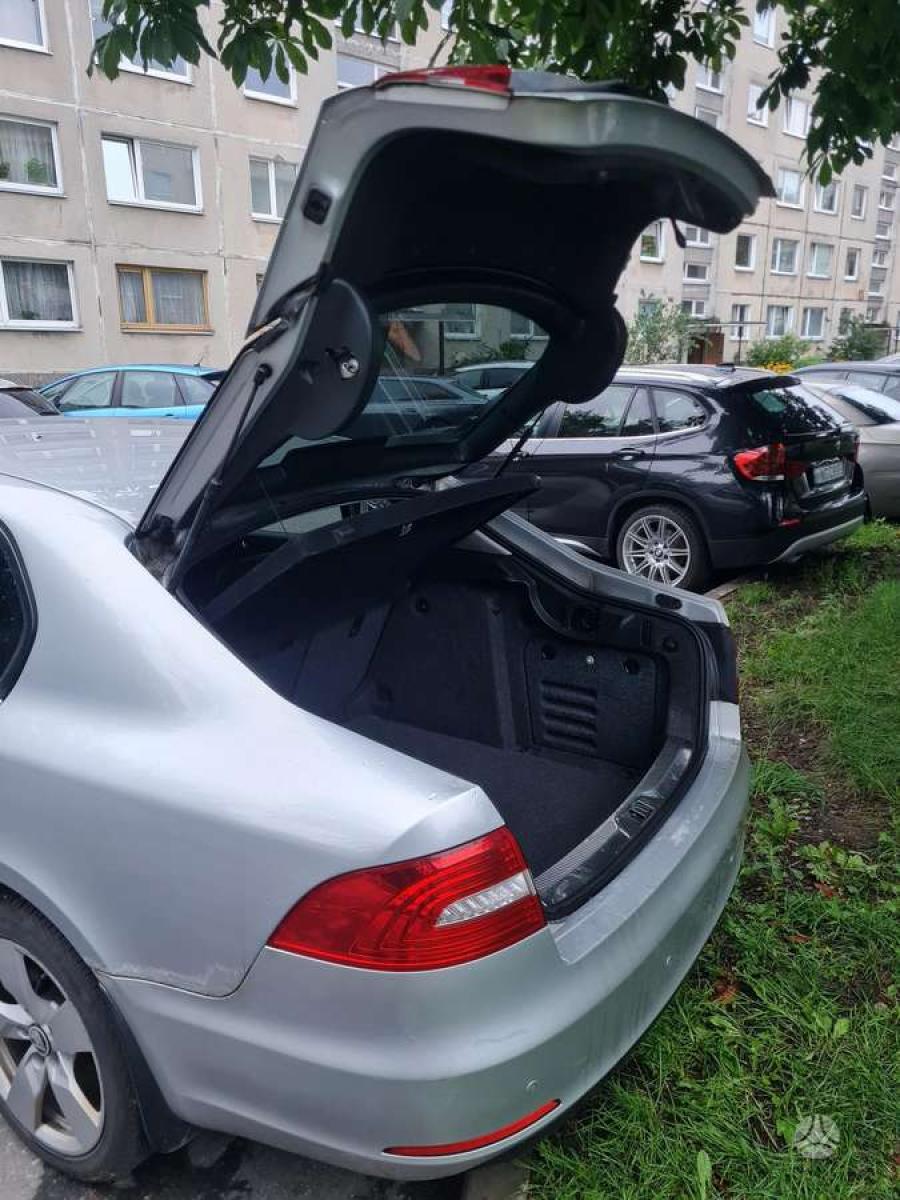 Grey Skoda SuperB 2014 in Vilnius, with an engine capacity of 1.60 L and mileage of 224 thousand km for 3500 €, photo 20 on AUTOMOTO.COM.LV