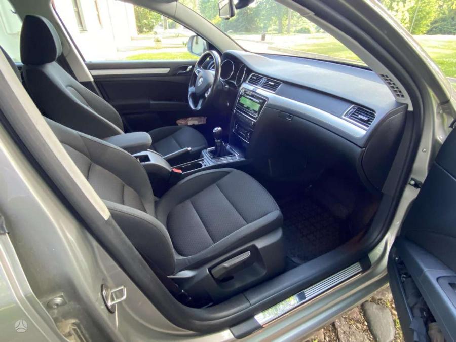 Grey Skoda SuperB 2014 in Kaunas, with an engine capacity of 1.80 L and mileage of 227 thousand km for 4200 €, photo 7 on AUTOMOTO.COM.LV