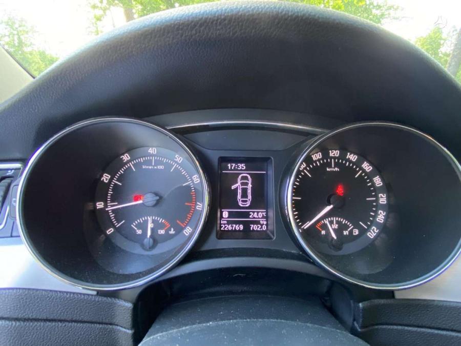 Grey Skoda SuperB 2014 in Kaunas, with an engine capacity of 1.80 L and mileage of 227 thousand km for 4200 €, photo 9 on AUTOMOTO.COM.LV
