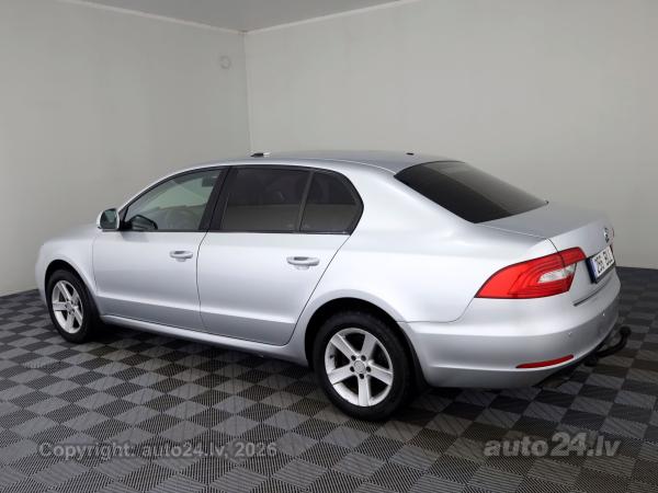Grey Skoda SuperB 2014 in Tallinn, with an engine capacity of 1.60 L and mileage of 389 thousand km for 3799 €, photo 5 on AUTOMOTO.COM.LV
