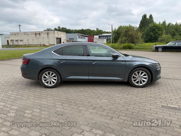Pelēks Skoda SuperB 2015 Viljandi, ar dzinēja tilpumu 2.00 L un nobraukumu 257 tūkst. km par 8500 €, foto 6 vietnē AUTOMOTO.COM.LV